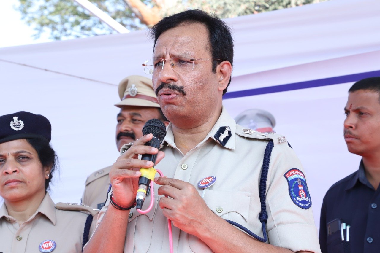 CYBERABAD POLICE COMMISSIONER SHRI. V.C. SAJJANAR, IPS. FLAGGED OFF TWO ...