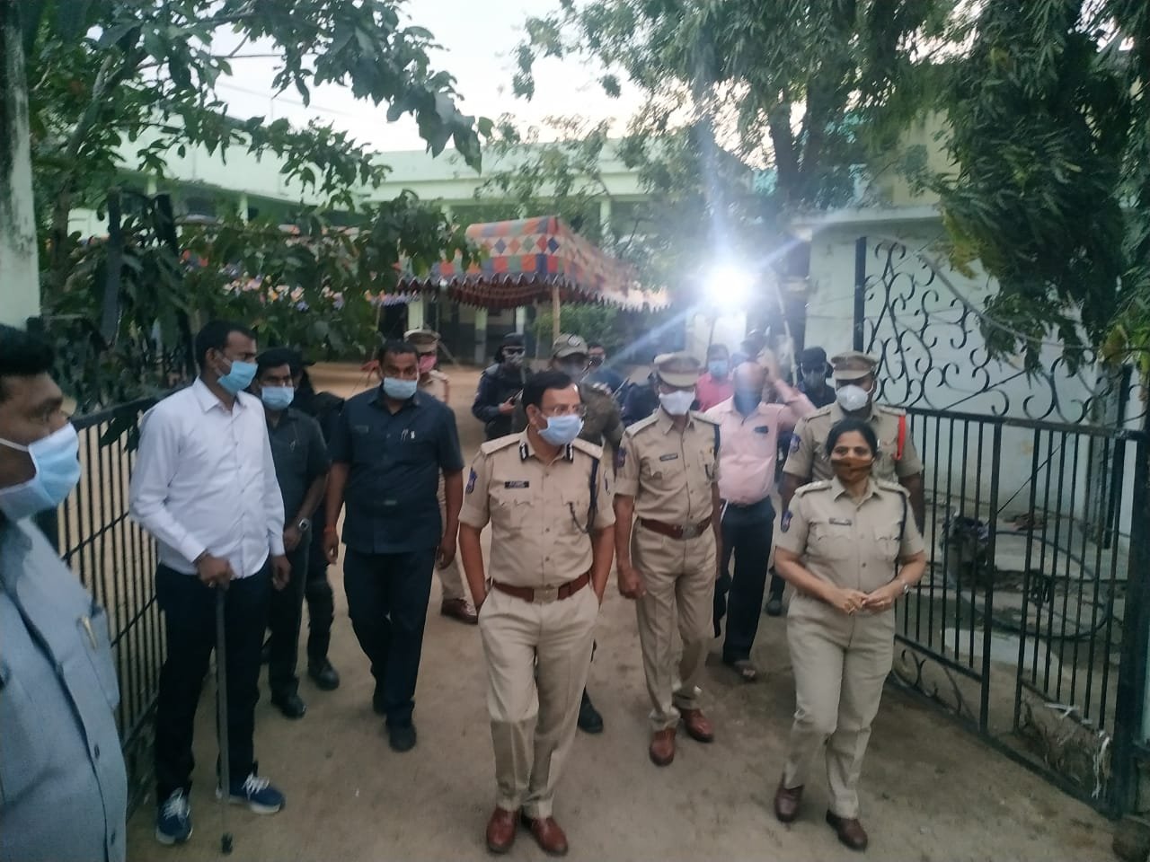 CP SRI. V.C. SAJJANAR, IPS. VISITED POLLING LOCATIONS MADHAPUR ZONE AND ...
