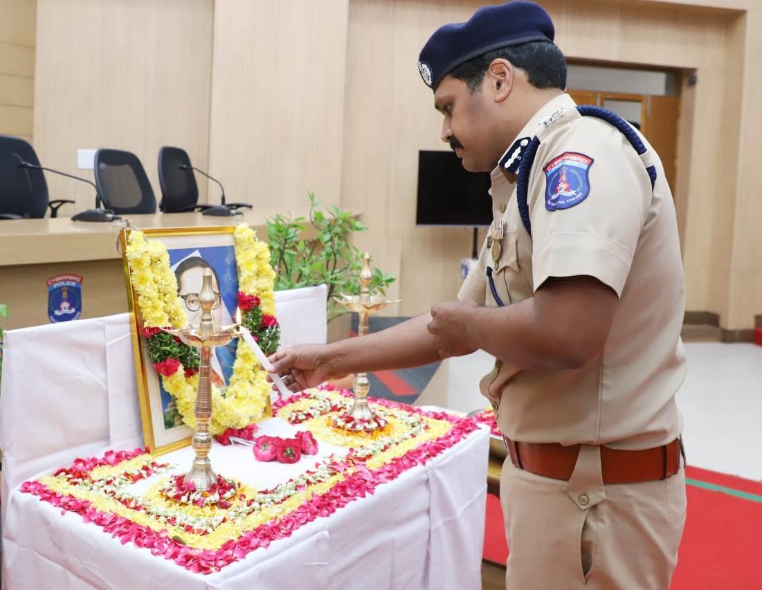 CP Cyberabad Shri Stephen Raveendra, IPS., pays rich tributes to Dr. B ...