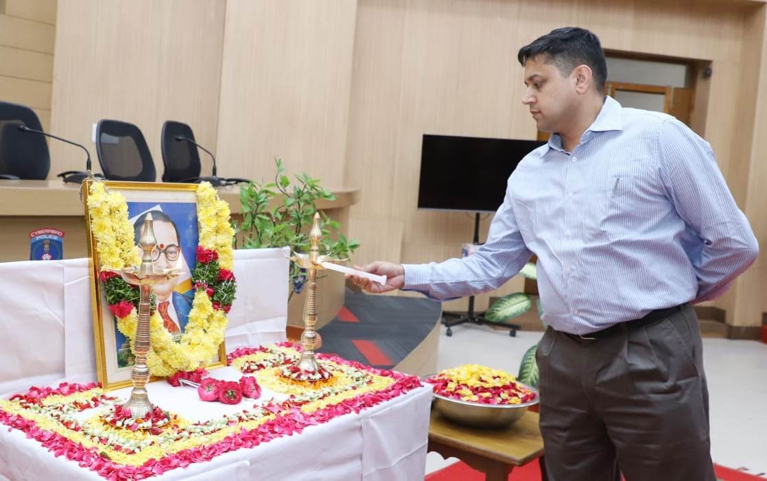 CP Cyberabad Shri Stephen Raveendra, IPS., pays rich tributes to Dr. B ...