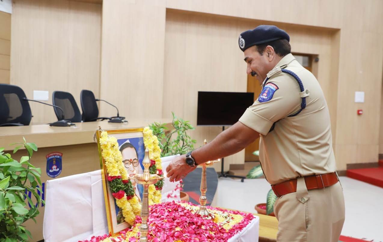 CP Cyberabad Shri Stephen Raveendra, IPS., pays rich tributes to Dr. B ...