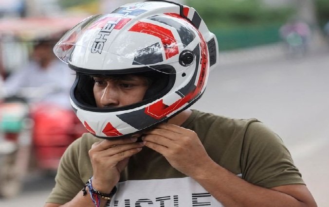 Indian helmet promises 'fresh air' in battle on winter smog ...