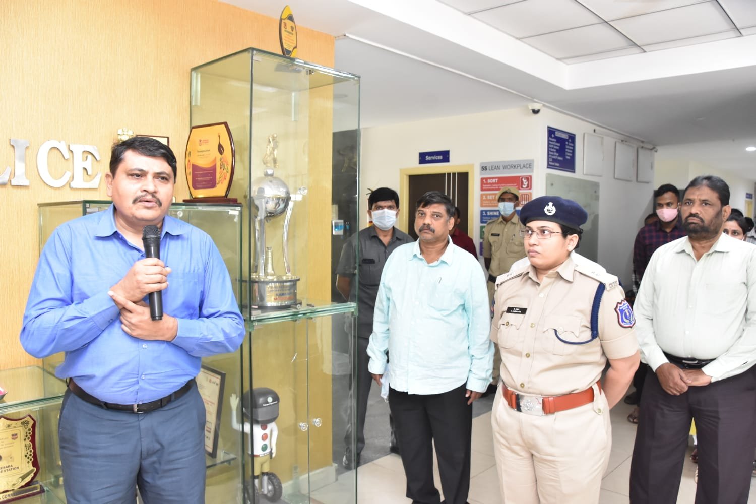 CP RACHAKONDA SRI MAHESH M BHAGWAT IPS, PIAD HIS RICH FLORAL TRIBUTE TO ...