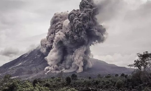 Indonesia evacuates villagers as volcano erupts on Java Island ...