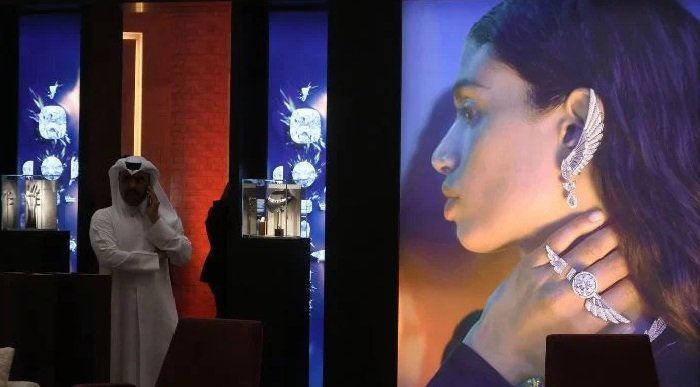Qatari businesswoman sparkles at Doha jewelry show - Pressmediaofindia